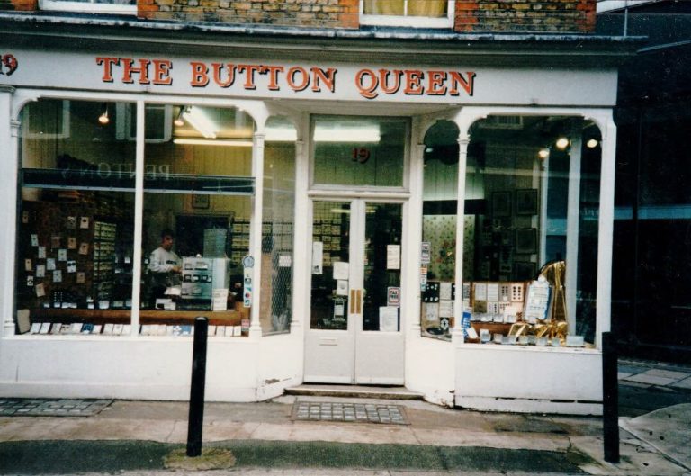 About us - The Button Queen