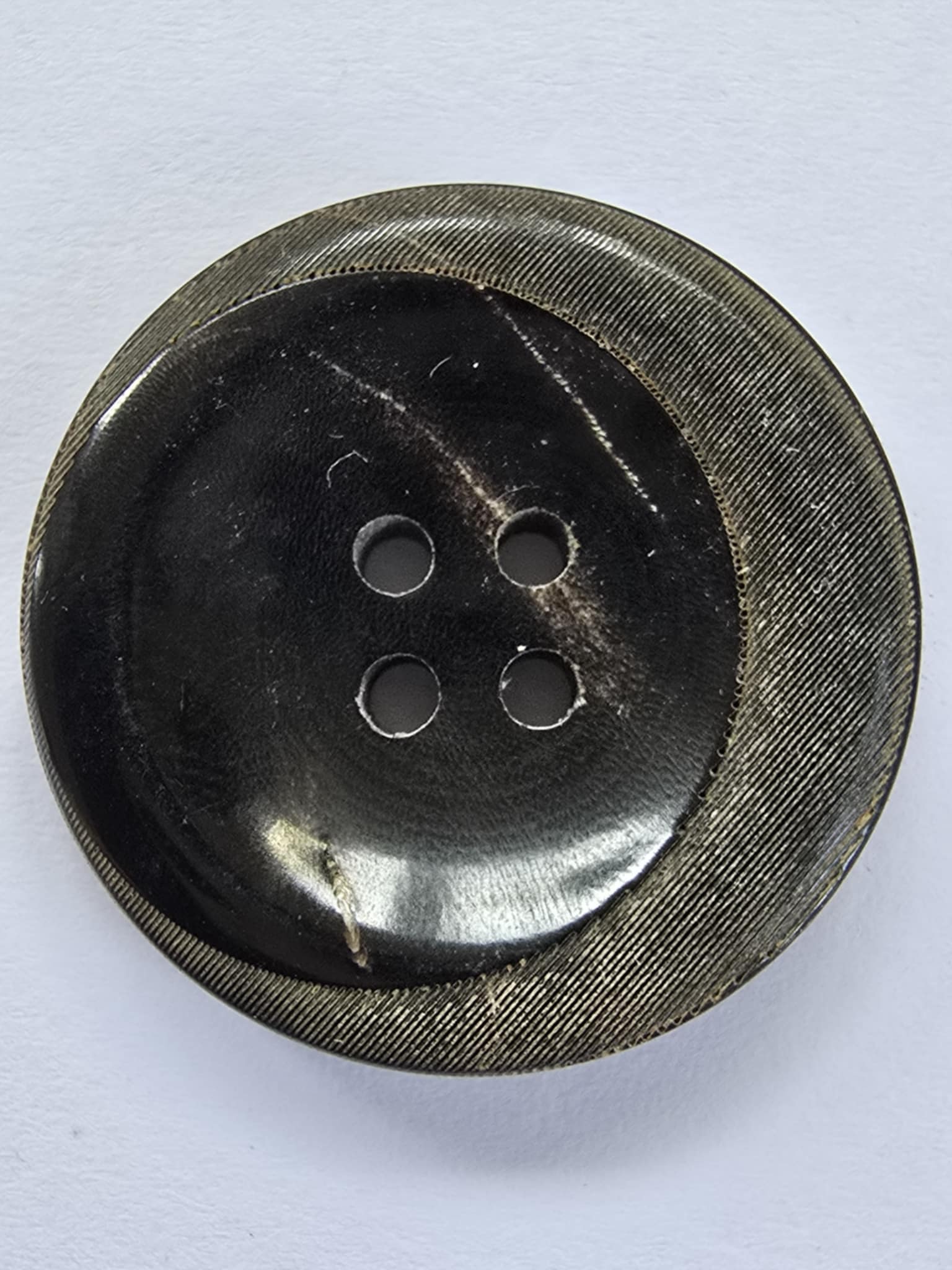 Lazer Design Horn 4 Hole Button - The Button Queen